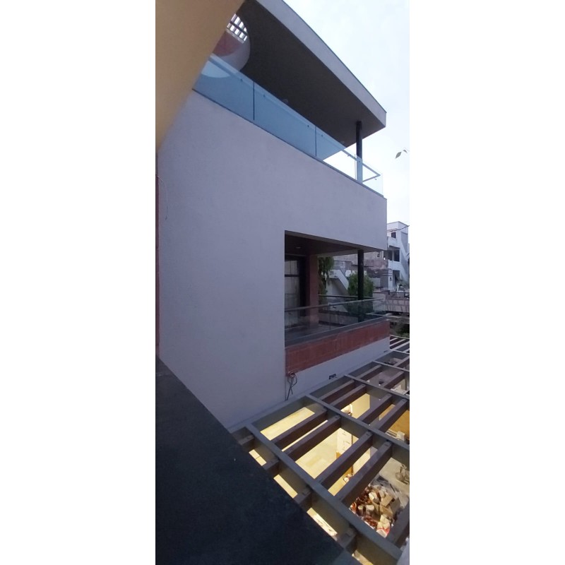 Premium Bungalow Glass Railings – Expert Manufacturer