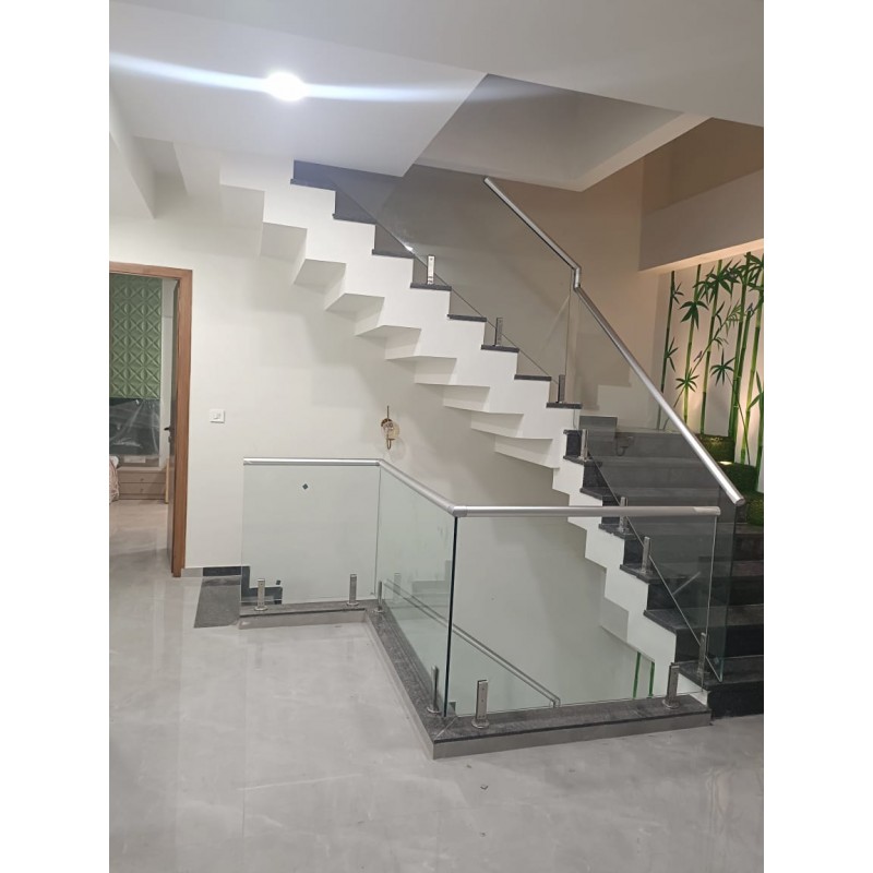 Premium Bungalow Glass Railings – Expert Manufacturer